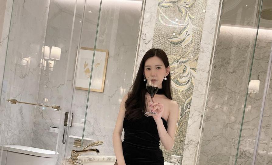 Chloe霏霏霏的cosplay合集，欢迎观赏原汁原味的摄影作品 - 笑岛园